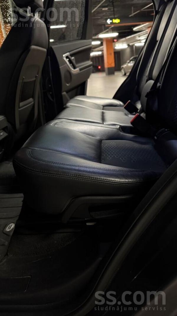 Grey Land Rover Discovery Sport 2016 in Riga, with an engine capacity of 2.00 L and mileage of 144 thousand km for 12000 €, photo 8 on AUTOMOTO.COM.LV