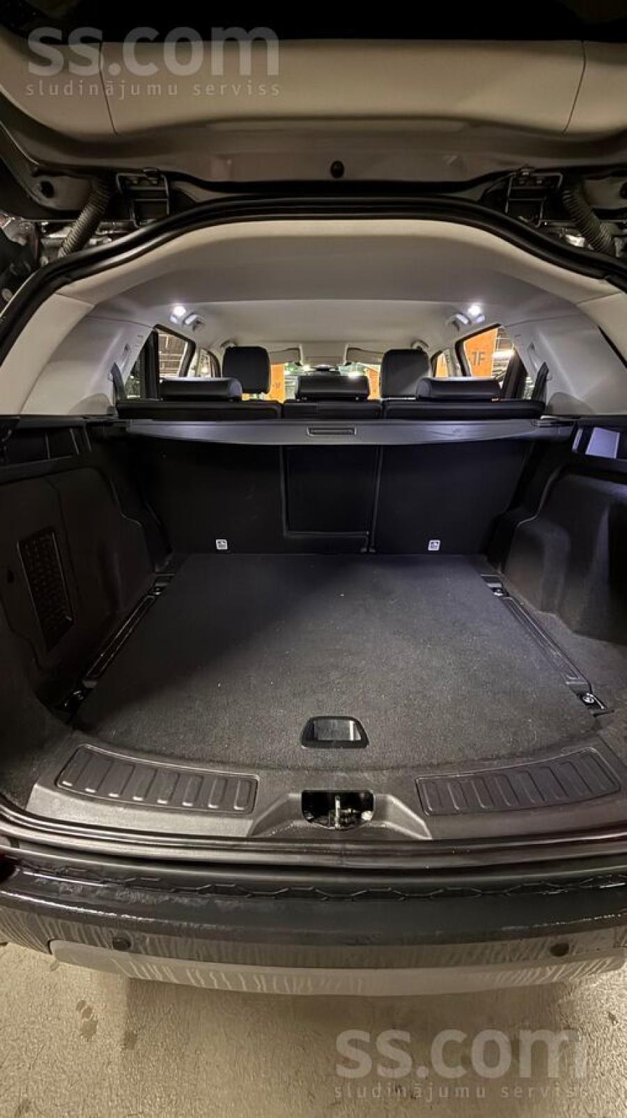 Pelēks Land Rover Discovery Sport 2016 Rīga, ar dzinēja tilpumu 2.00 L un nobraukumu 144 tūkst. km par 12000 €, foto 14 vietnē AUTOMOTO.COM.LV