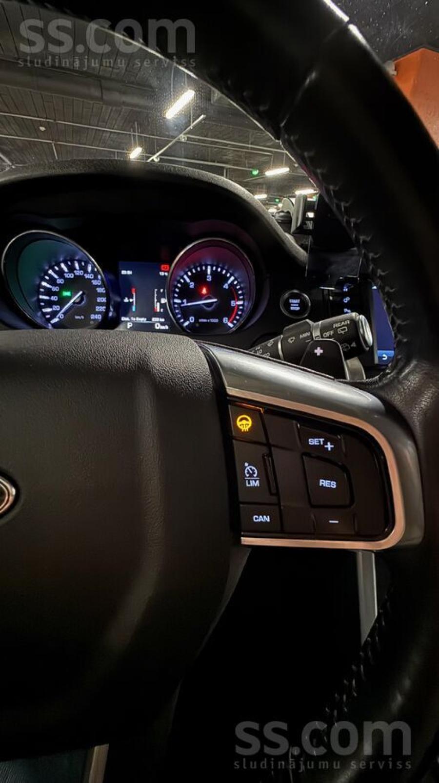Pelēks Land Rover Discovery Sport 2016 Rīga, ar dzinēja tilpumu 2.00 L un nobraukumu 144 tūkst. km par 12000 €, foto 17 vietnē AUTOMOTO.COM.LV