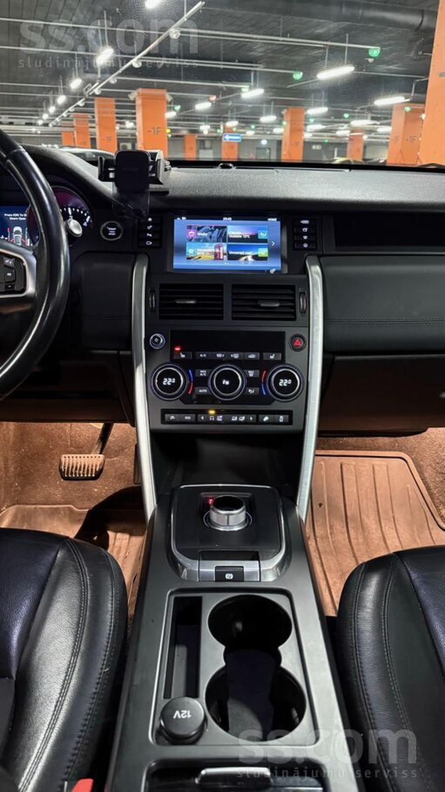 Pelēks Land Rover Discovery Sport 2016 Rīga, ar dzinēja tilpumu 2.00 L un nobraukumu 144 tūkst. km par 12000 €, foto 19 vietnē AUTOMOTO.COM.LV