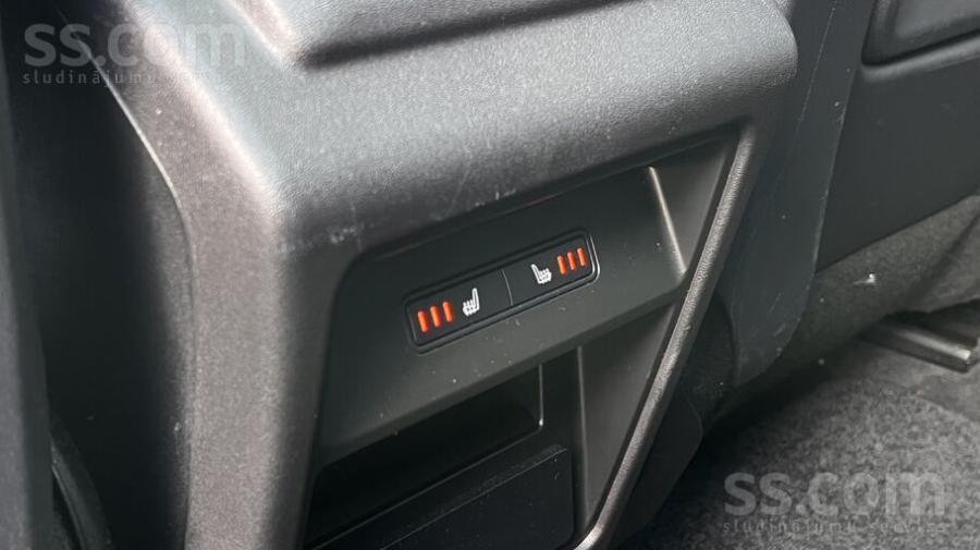 Pelēks Land Rover Discovery Sport 2016 Jelgava, ar dzinēja tilpumu 2.00 L un nobraukumu 191 tūkst. km par 12600 €, foto 17 vietnē AUTOMOTO.COM.LV