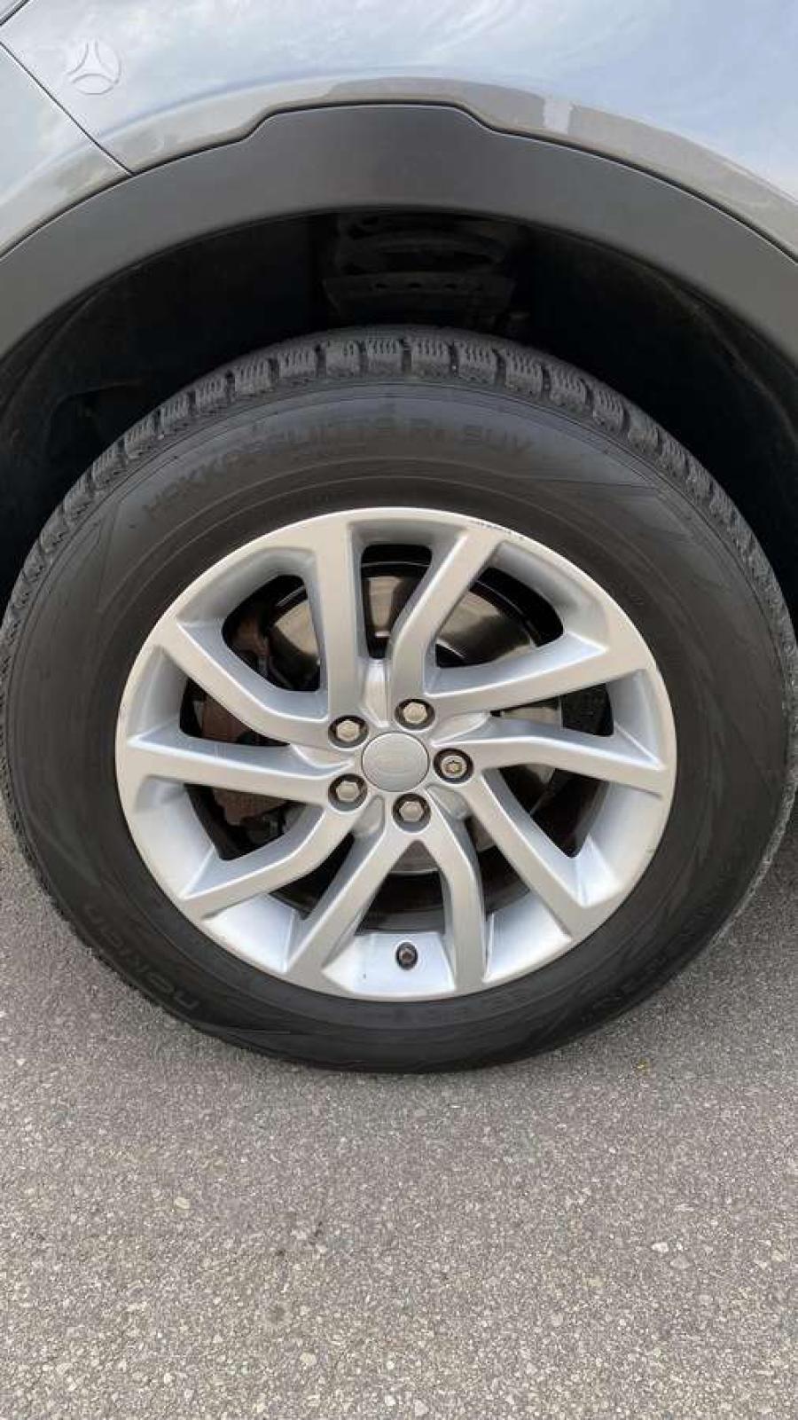 Pelēks Land Rover Discovery Sport 2016 Mažeikiai, ar dzinēja tilpumu 2.00 L un nobraukumu 274 tūkst. km par 9200 €, foto 15 vietnē AUTOMOTO.COM.LV