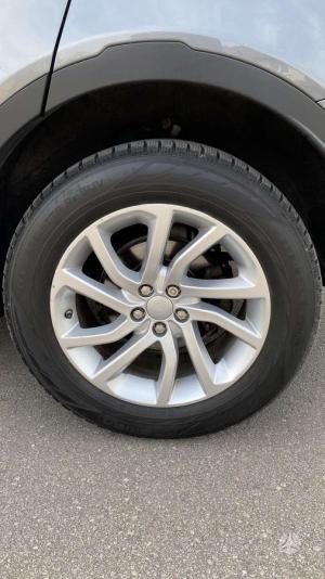 Pelēks Land Rover Discovery Sport 2016 Mažeikiai, ar dzinēja tilpumu 2.00 L un nobraukumu 274 tūkst. km par 9200 €, foto 16 vietnē AUTOMOTO.COM.LV