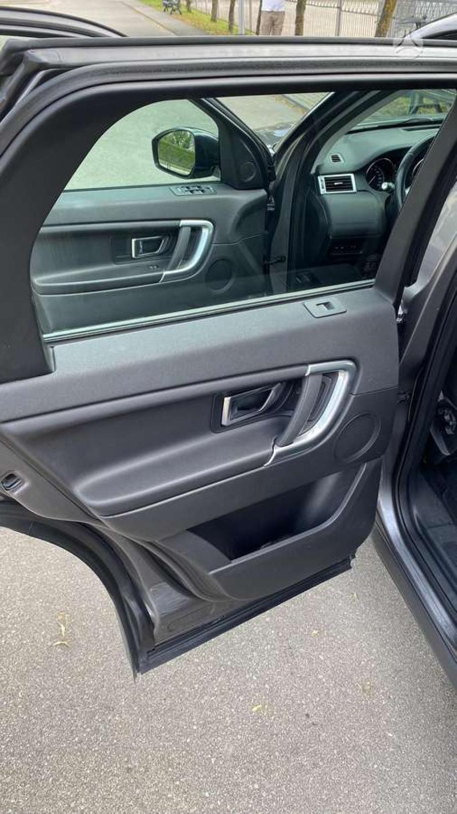 Pelēks Land Rover Discovery Sport 2016 Mažeikiai, ar dzinēja tilpumu 2.00 L un nobraukumu 274 tūkst. km par 9200 €, foto 21 vietnē AUTOMOTO.COM.LV