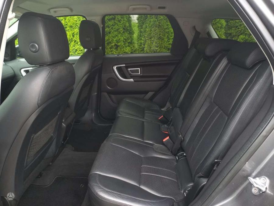 Grey Land Rover Discovery Sport 2016 in Siauliai, with an engine capacity of 2.00 L and mileage of 199 thousand km for 10300 €, photo 18 on AUTOMOTO.COM.LV
