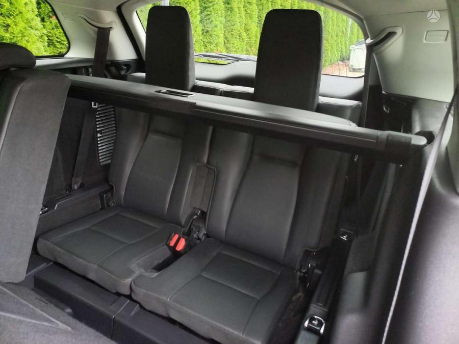 Grey Land Rover Discovery Sport 2016 in Siauliai, with an engine capacity of 2.00 L and mileage of 199 thousand km for 10300 €, photo 19 on AUTOMOTO.COM.LV