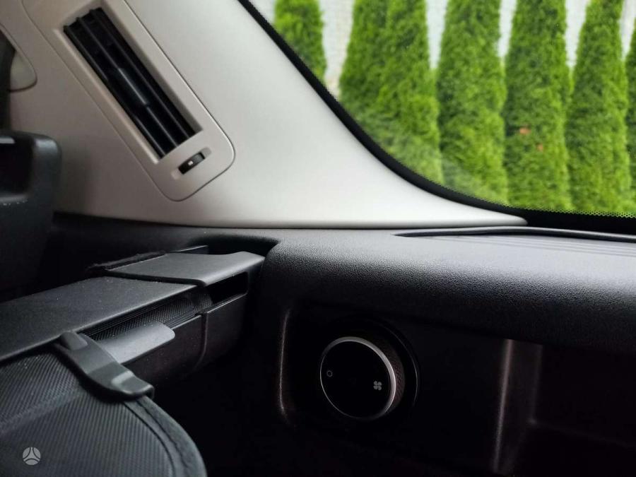 Grey Land Rover Discovery Sport 2016 in Siauliai, with an engine capacity of 2.00 L and mileage of 199 thousand km for 10300 €, photo 22 on AUTOMOTO.COM.LV