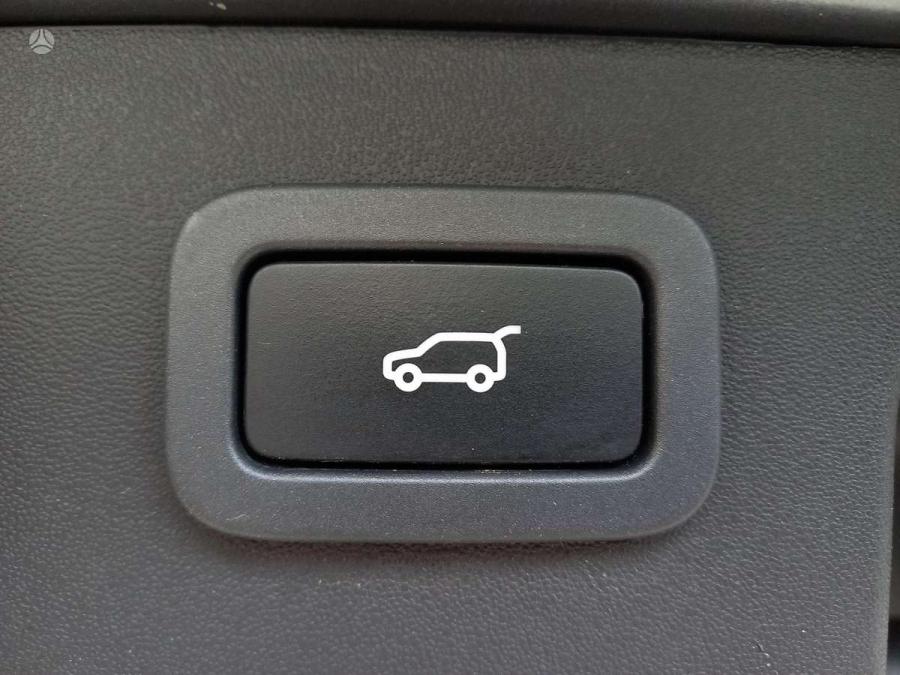 Grey Land Rover Discovery Sport 2016 in Siauliai, with an engine capacity of 2.00 L and mileage of 199 thousand km for 10300 €, photo 23 on AUTOMOTO.COM.LV