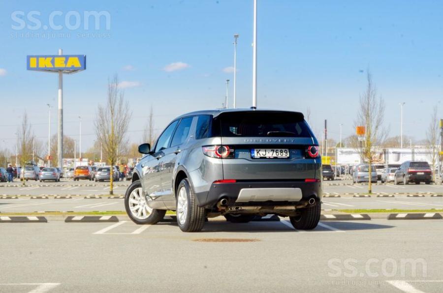 Grey Land Rover Discovery Sport 2016 in Riga, with an engine capacity of 2.00 L and mileage of 133 thousand km for 11290 €, photo 8 on AUTOMOTO.COM.LV