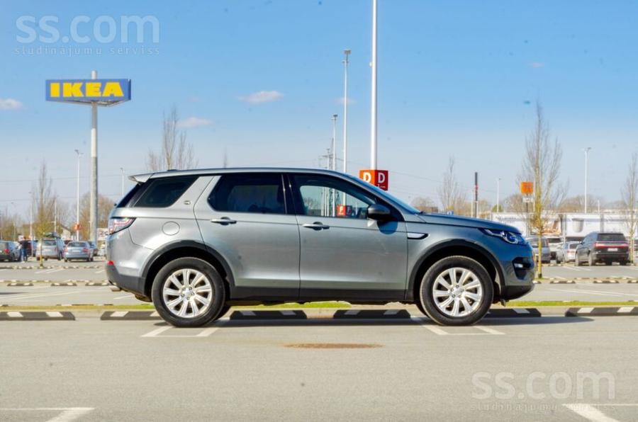 Grey Land Rover Discovery Sport 2016 in Riga, with an engine capacity of 2.00 L and mileage of 133 thousand km for 11290 €, photo 9 on AUTOMOTO.COM.LV