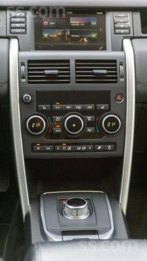 Grey Land Rover Discovery Sport 2016 in Riga, with an engine capacity of 2.00 L and mileage of 133 thousand km for 11290 €, photo 13 on AUTOMOTO.COM.LV