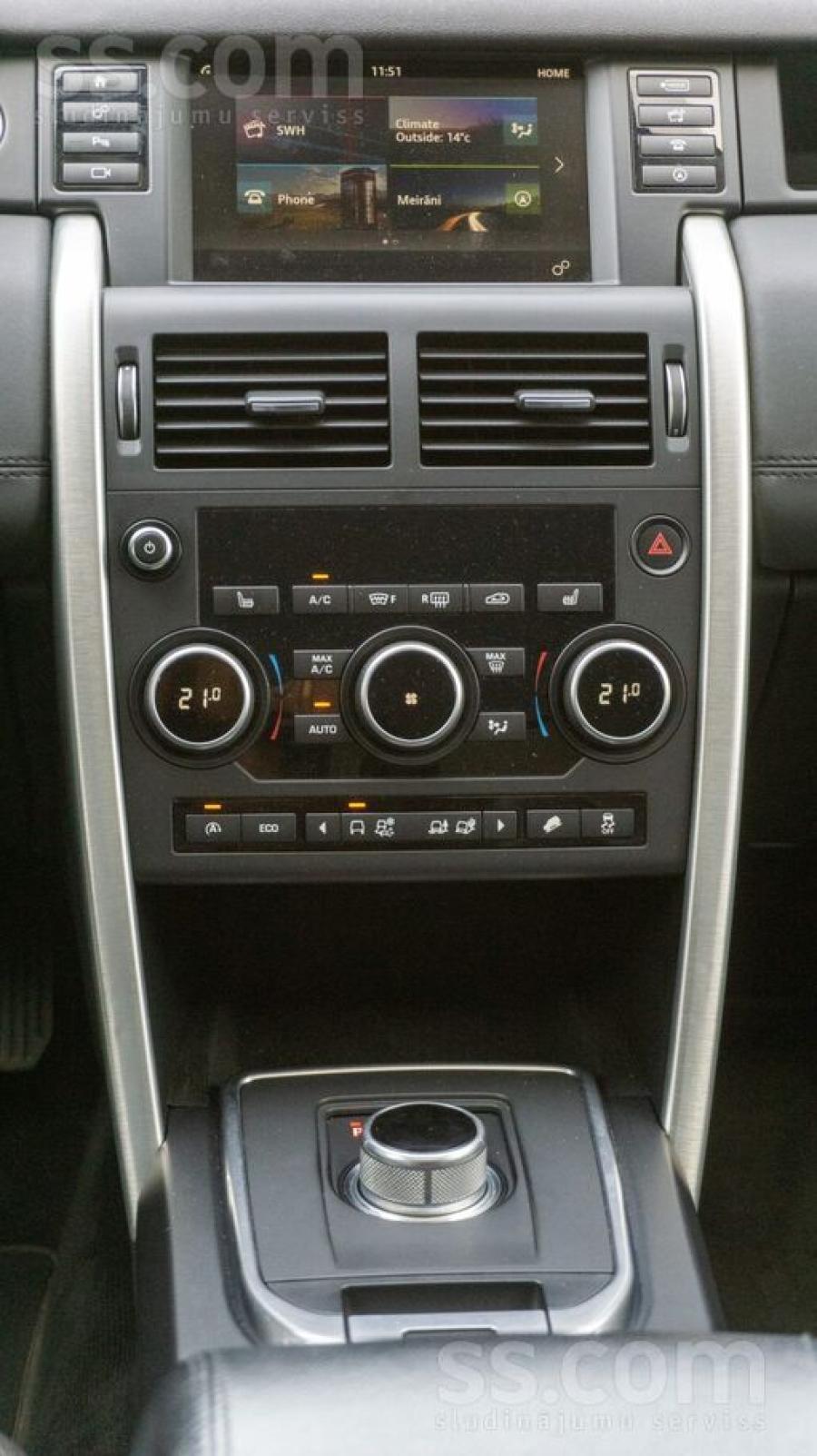 Grey Land Rover Discovery Sport 2016 in Riga, with an engine capacity of 2.00 L and mileage of 133 thousand km for 11290 €, photo 13 on AUTOMOTO.COM.LV