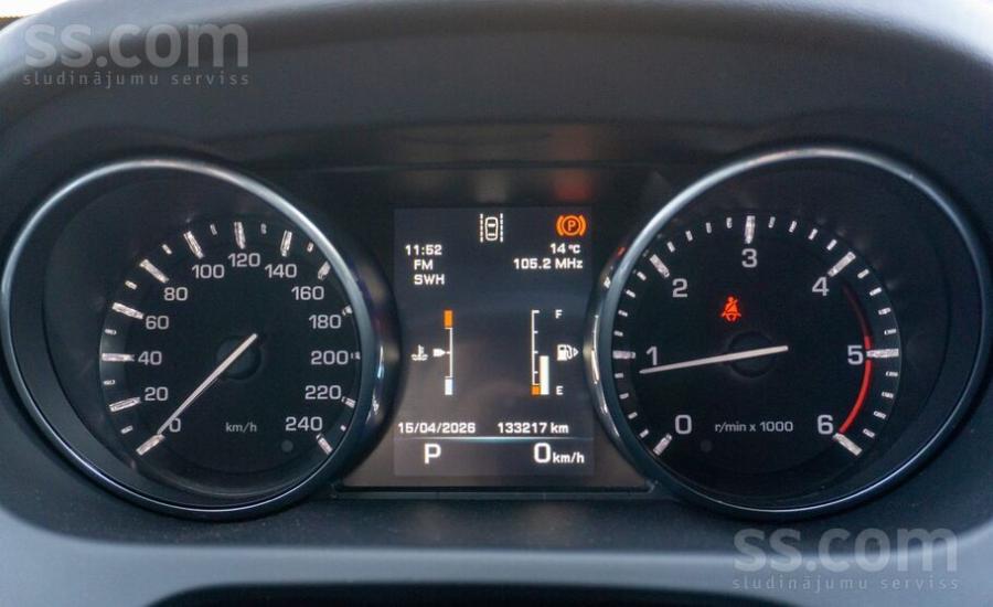 Grey Land Rover Discovery Sport 2016 in Riga, with an engine capacity of 2.00 L and mileage of 133 thousand km for 11290 €, photo 25 on AUTOMOTO.COM.LV