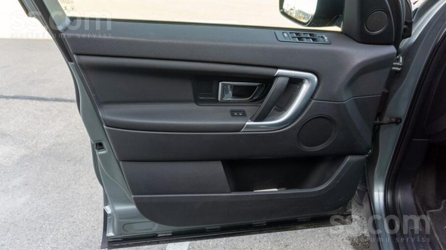 Grey Land Rover Discovery Sport 2016 in Riga, with an engine capacity of 2.00 L and mileage of 133 thousand km for 11290 €, photo 26 on AUTOMOTO.COM.LV