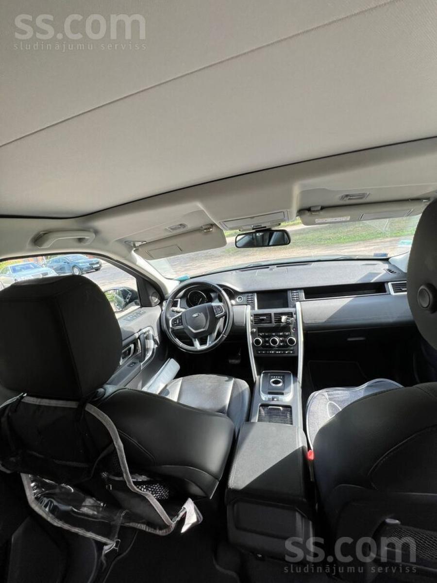Grey Land Rover Discovery Sport 2016 in Riga, with an engine capacity of 2.00 L and mileage of 176 thousand km for 11200 €, photo 4 on AUTOMOTO.COM.LV