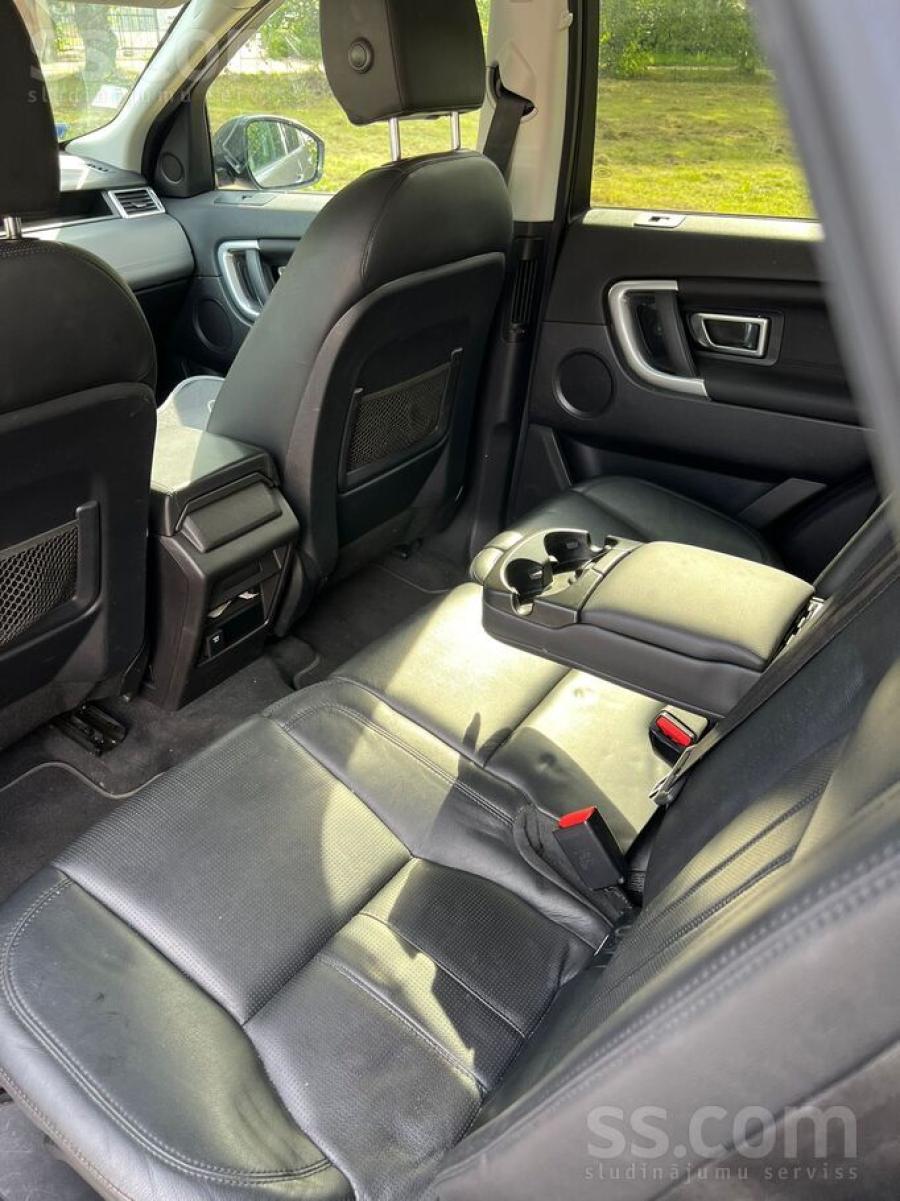 Grey Land Rover Discovery Sport 2016 in Riga, with an engine capacity of 2.00 L and mileage of 176 thousand km for 11200 €, photo 6 on AUTOMOTO.COM.LV