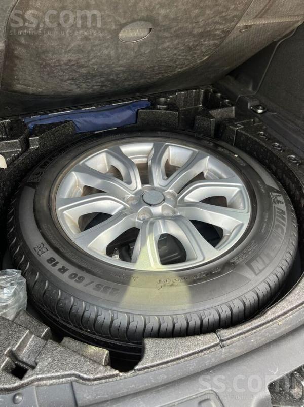 Grey Land Rover Discovery Sport 2016 in Riga, with an engine capacity of 2.00 L and mileage of 176 thousand km for 11200 €, photo 8 on AUTOMOTO.COM.LV
