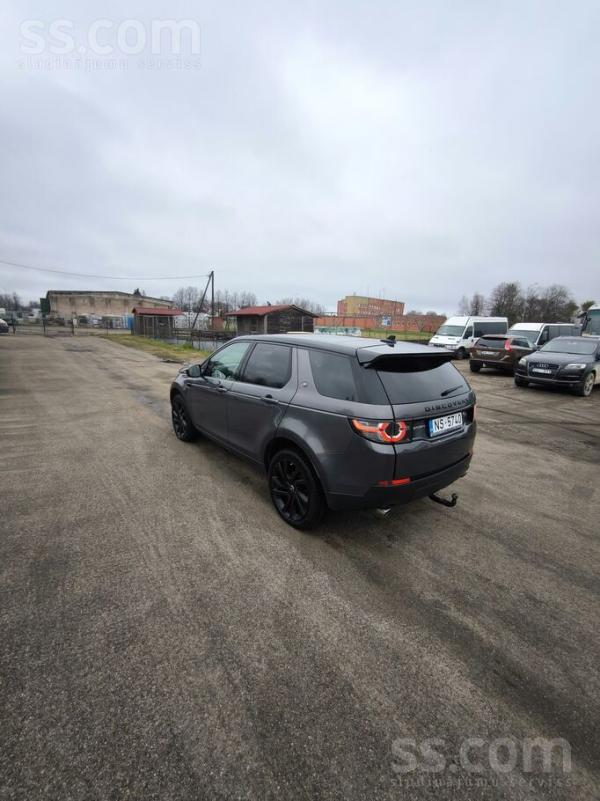 Grey Land Rover Discovery Sport 2016 in Limbazi, with an engine capacity of 2.00 L and mileage of 331 thousand km for 9100 €, photo 3 on AUTOMOTO.COM.LV