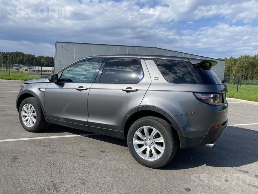 Grey Land Rover Discovery Sport 2016 in Riga, with an engine capacity of 2.00 L and mileage of 203 thousand km for 10500 €, photo 3 on AUTOMOTO.COM.LV