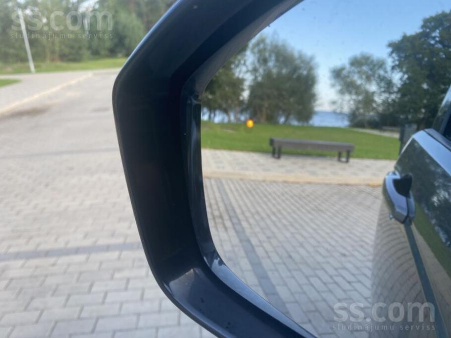 Grey Land Rover Discovery Sport 2016 in Riga, with an engine capacity of 2.00 L and mileage of 203 thousand km for 10500 €, photo 15 on AUTOMOTO.COM.LV