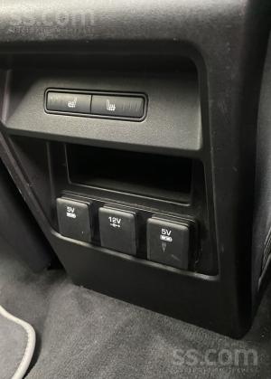 Grey Land Rover Discovery Sport 2016 in Riga, with an engine capacity of 2.00 L and mileage of 203 thousand km for 10500 €, photo 16 on AUTOMOTO.COM.LV