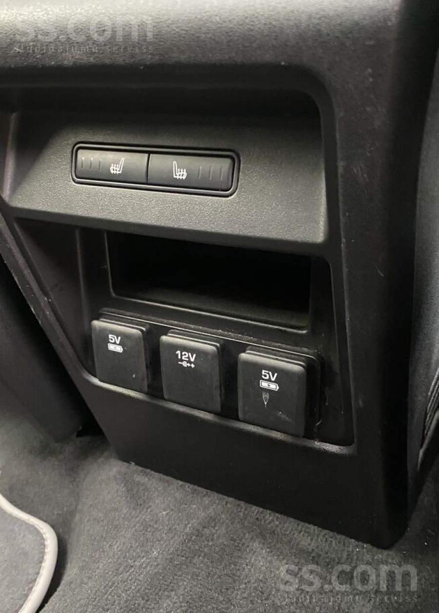Grey Land Rover Discovery Sport 2016 in Riga, with an engine capacity of 2.00 L and mileage of 203 thousand km for 10500 €, photo 16 on AUTOMOTO.COM.LV