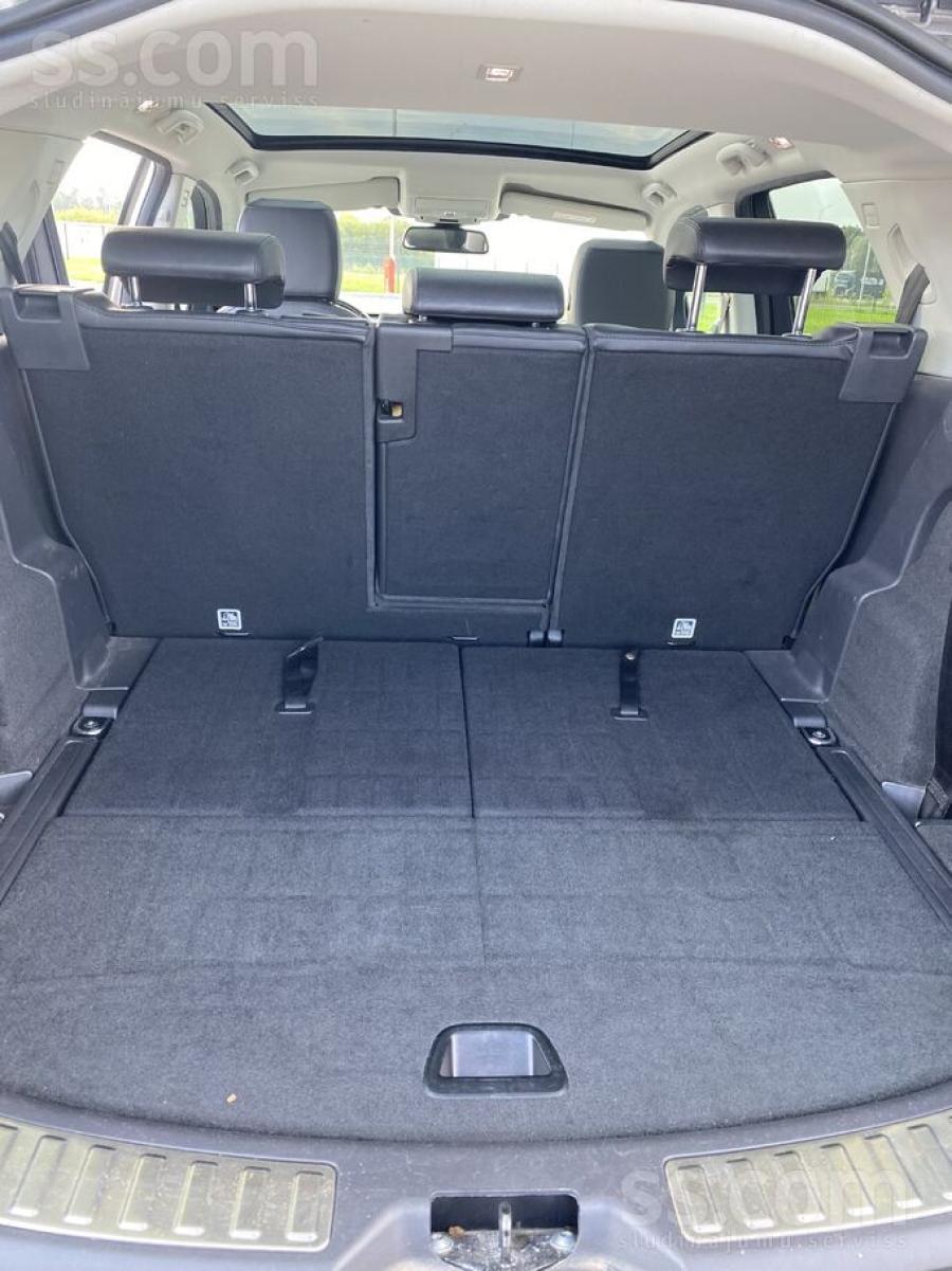 Grey Land Rover Discovery Sport 2016 in Riga, with an engine capacity of 2.00 L and mileage of 203 thousand km for 10500 €, photo 19 on AUTOMOTO.COM.LV