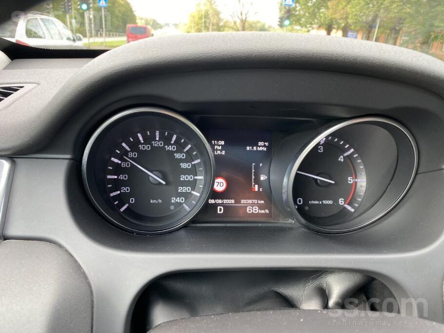 Grey Land Rover Discovery Sport 2016 in Riga, with an engine capacity of 2.00 L and mileage of 203 thousand km for 10500 €, photo 22 on AUTOMOTO.COM.LV