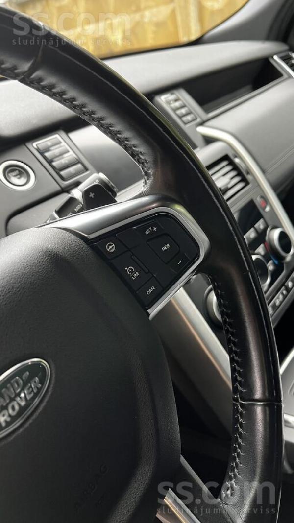 Grey Land Rover Discovery Sport 2016 in Jelgava, with an engine capacity of 2.00 L and mileage of 192 thousand km for 10650 €, photo 10 on AUTOMOTO.COM.LV