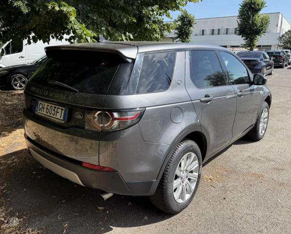 Pelēks Land Rover Discovery Sport 2016 Šauļi, ar dzinēja tilpumu 2.00 L un nobraukumu 203 tūkst. km par 5200 €, foto 5 vietnē AUTOMOTO.COM.LV