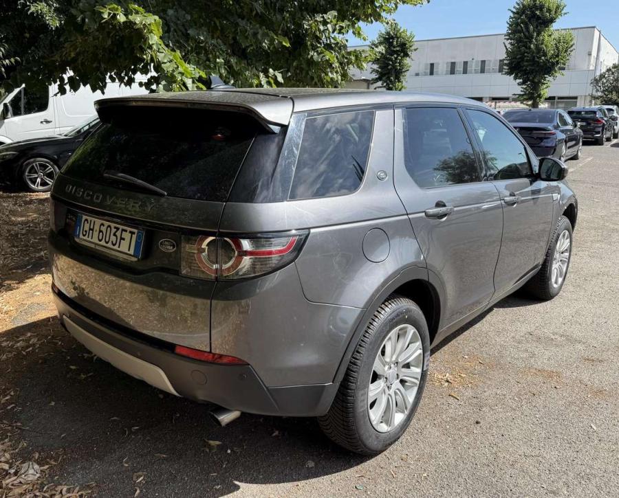 Pelēks Land Rover Discovery Sport 2016 Šauļi, ar dzinēja tilpumu 2.00 L un nobraukumu 203 tūkst. km par 5200 €, foto 5 vietnē AUTOMOTO.COM.LV