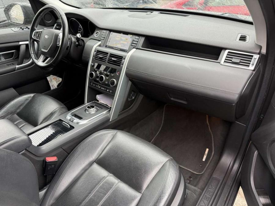 Pelēks Land Rover Discovery Sport 2016 Šauļi, ar dzinēja tilpumu 2.00 L un nobraukumu 203 tūkst. km par 5200 €, foto 6 vietnē AUTOMOTO.COM.LV