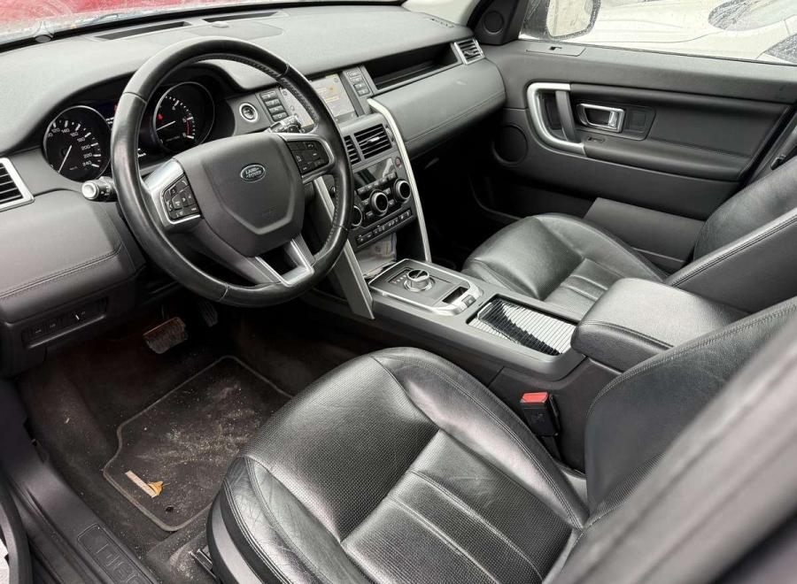 Pelēks Land Rover Discovery Sport 2016 Šauļi, ar dzinēja tilpumu 2.00 L un nobraukumu 203 tūkst. km par 5200 €, foto 7 vietnē AUTOMOTO.COM.LV