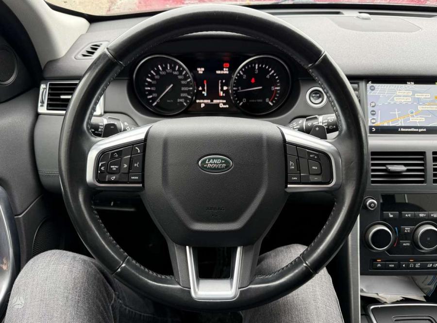 Pelēks Land Rover Discovery Sport 2016 Šauļi, ar dzinēja tilpumu 2.00 L un nobraukumu 203 tūkst. km par 5200 €, foto 15 vietnē AUTOMOTO.COM.LV