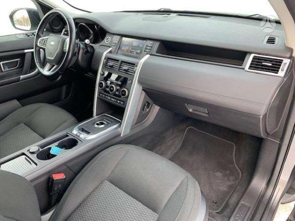 Grey Land Rover Discovery Sport 2017 in Siauliai, with an engine capacity of 2.00 L and mileage of 169 thousand km for 10700 €, photo 7 on AUTOMOTO.COM.LV