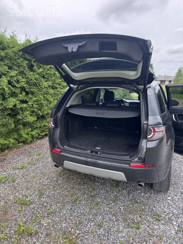 Pelēks Land Rover Discovery Sport 2017 Talsi, ar dzinēja tilpumu 2.00 L un nobraukumu 260 tūkst. km par 13500 €, foto 4 vietnē AUTOMOTO.COM.LV