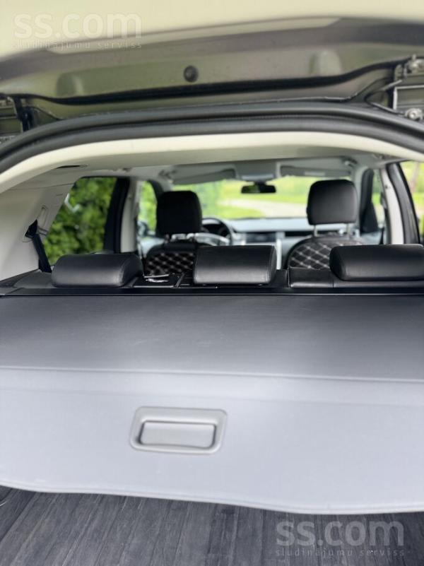 Grey Land Rover Discovery Sport 2017 in Talsi, with an engine capacity of 2.00 L and mileage of 260 thousand km for 13500 €, photo 5 on AUTOMOTO.COM.LV