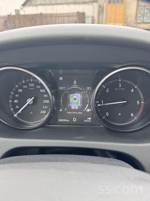Grey Land Rover Discovery Sport 2017 in Talsi, with an engine capacity of 2.00 L and mileage of 260 thousand km for 13500 €, photo 6 on AUTOMOTO.COM.LV