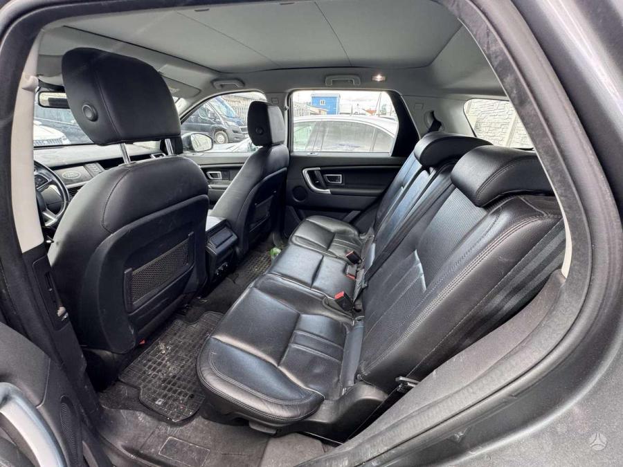 Grey Land Rover Discovery Sport 2017 in Taurage, with an engine capacity of 2.00 L and mileage of 184 thousand km for 4300 €, photo 6 on AUTOMOTO.COM.LV