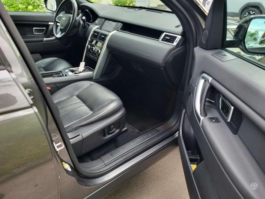 Pelēks Land Rover Discovery Sport 2017 Šauļi, ar dzinēja tilpumu 2.00 L un nobraukumu 153 tūkst. km par 9900 €, foto 9 vietnē AUTOMOTO.COM.LV