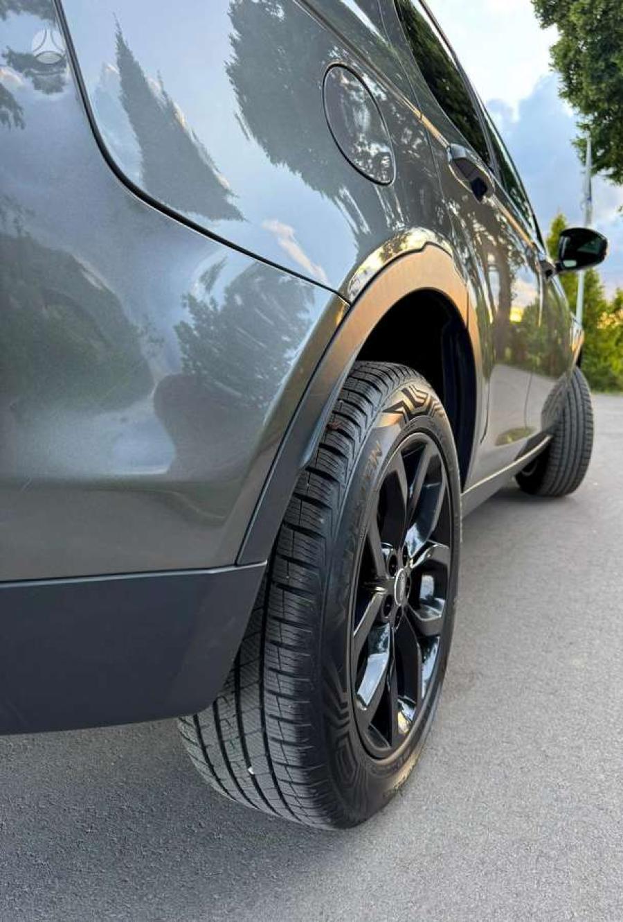Pelēks Land Rover Discovery Sport 2017 Šauļi, ar dzinēja tilpumu 2.00 L un nobraukumu 153 tūkst. km par 9900 €, foto 24 vietnē AUTOMOTO.COM.LV