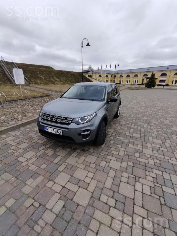 Pelēks Land Rover Discovery Sport 2017 Daugavpils, ar dzinēja tilpumu 2.00 L un nobraukumu 240 tūkst. km par 9800 €, foto 1 vietnē AUTOMOTO.COM.LV