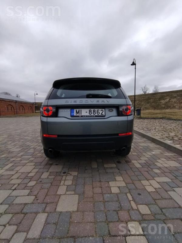 Pelēks Land Rover Discovery Sport 2017 Daugavpils, ar dzinēja tilpumu 2.00 L un nobraukumu 240 tūkst. km par 9800 €, foto 5 vietnē AUTOMOTO.COM.LV