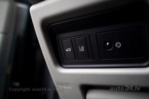 Grey Land Rover Discovery Sport 2017 in Tallinn, with an engine capacity of 2.00 L and mileage of 0 thousand km for 10999 €, photo 13 on AUTOMOTO.COM.LV