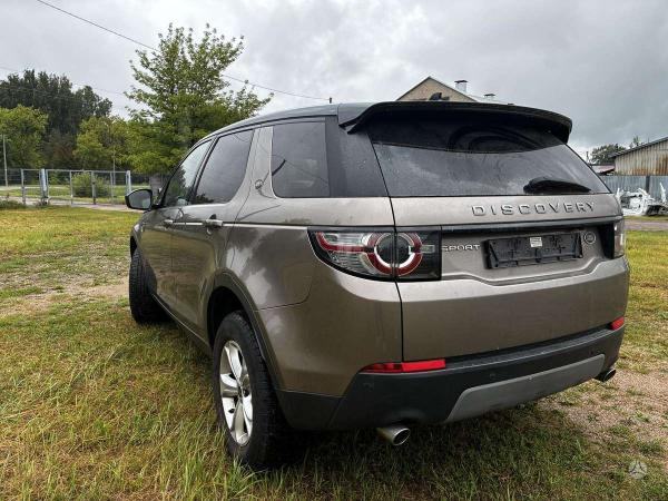 Pelēks Land Rover Discovery Sport 2017 Panevēža, ar dzinēja tilpumu 2.00 L un nobraukumu 180 tūkst. km par 7700 €, foto 4 vietnē AUTOMOTO.COM.LV