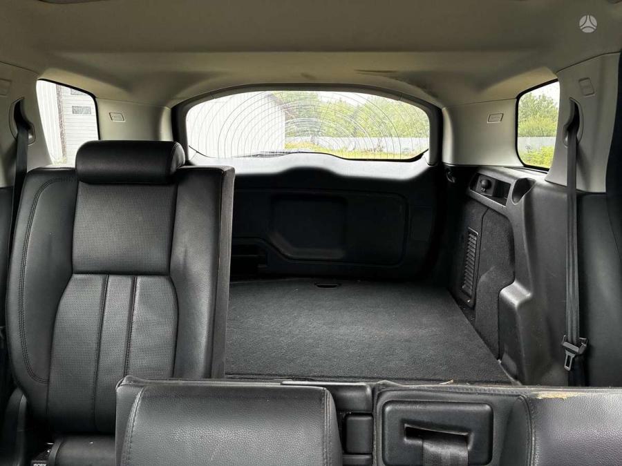 Grey Land Rover Discovery Sport 2017 in Panevezys, with an engine capacity of 2.00 L and mileage of 180 thousand km for 7700 €, photo 13 on AUTOMOTO.COM.LV