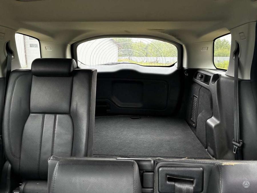 Grey Land Rover Discovery Sport 2017 in Panevezys, with an engine capacity of 2.00 L and mileage of 180 thousand km for 7700 €, photo 16 on AUTOMOTO.COM.LV