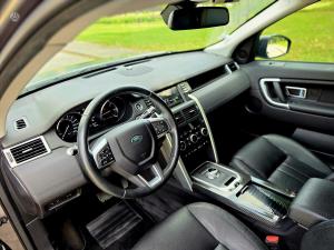 Grey Land Rover Discovery Sport 2017 in Taurage, with an engine capacity of 2.00 L and mileage of 141 thousand km for 8900 €, photo 23 on AUTOMOTO.COM.LV
