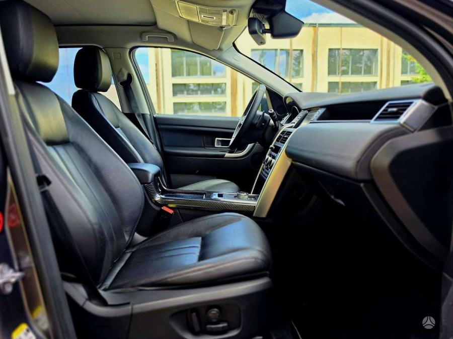 Grey Land Rover Discovery Sport 2017 in Taurage, with an engine capacity of 2.00 L and mileage of 141 thousand km for 8900 €, photo 26 on AUTOMOTO.COM.LV