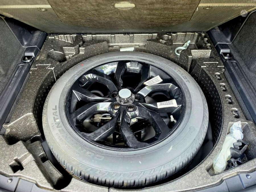 Grey Land Rover Discovery Sport 2017 in Taurage, with an engine capacity of 2.00 L and mileage of 141 thousand km for 8900 €, photo 43 on AUTOMOTO.COM.LV